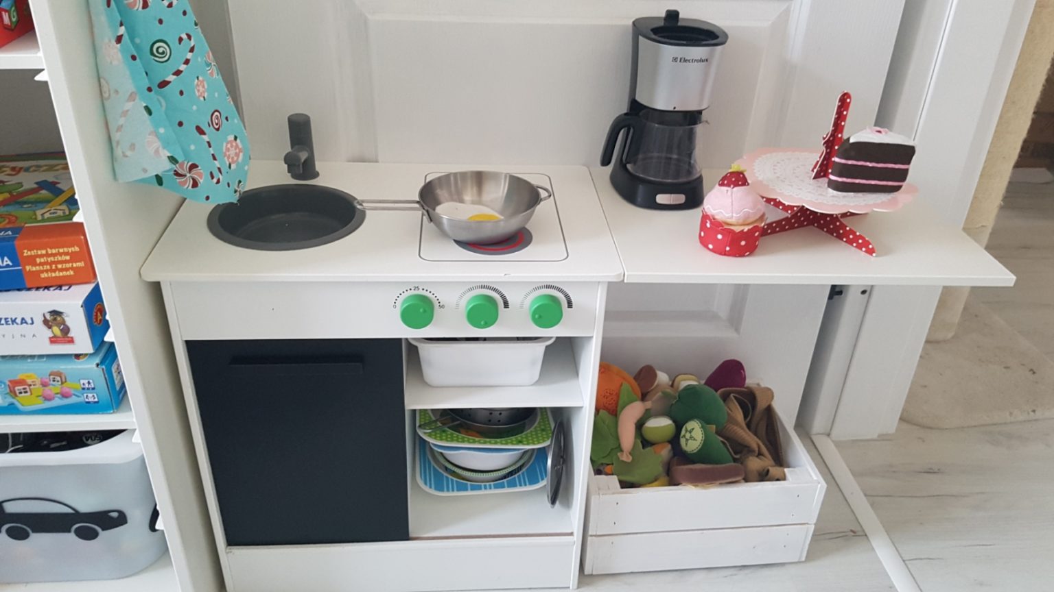 Kuchenka dla dzieci z dodatkowym blatem - DIY Ikea hack | domowa.tv
