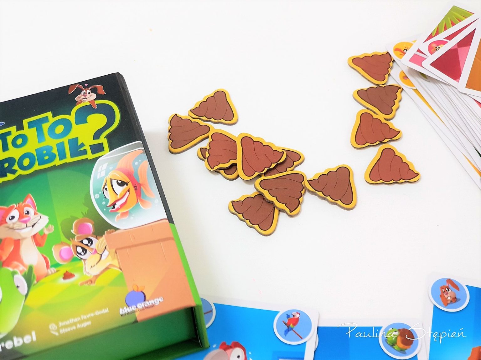 Gra Kto to zrobił (6+) - śmieszna karciana gra z… kupą | domowa.tv